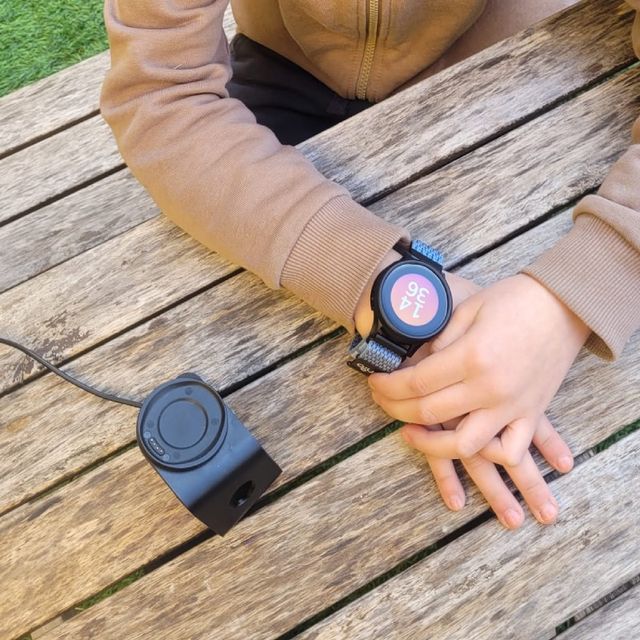 Anio 6: Kinder-Smartwatch mit hohem Datenschutz im Test